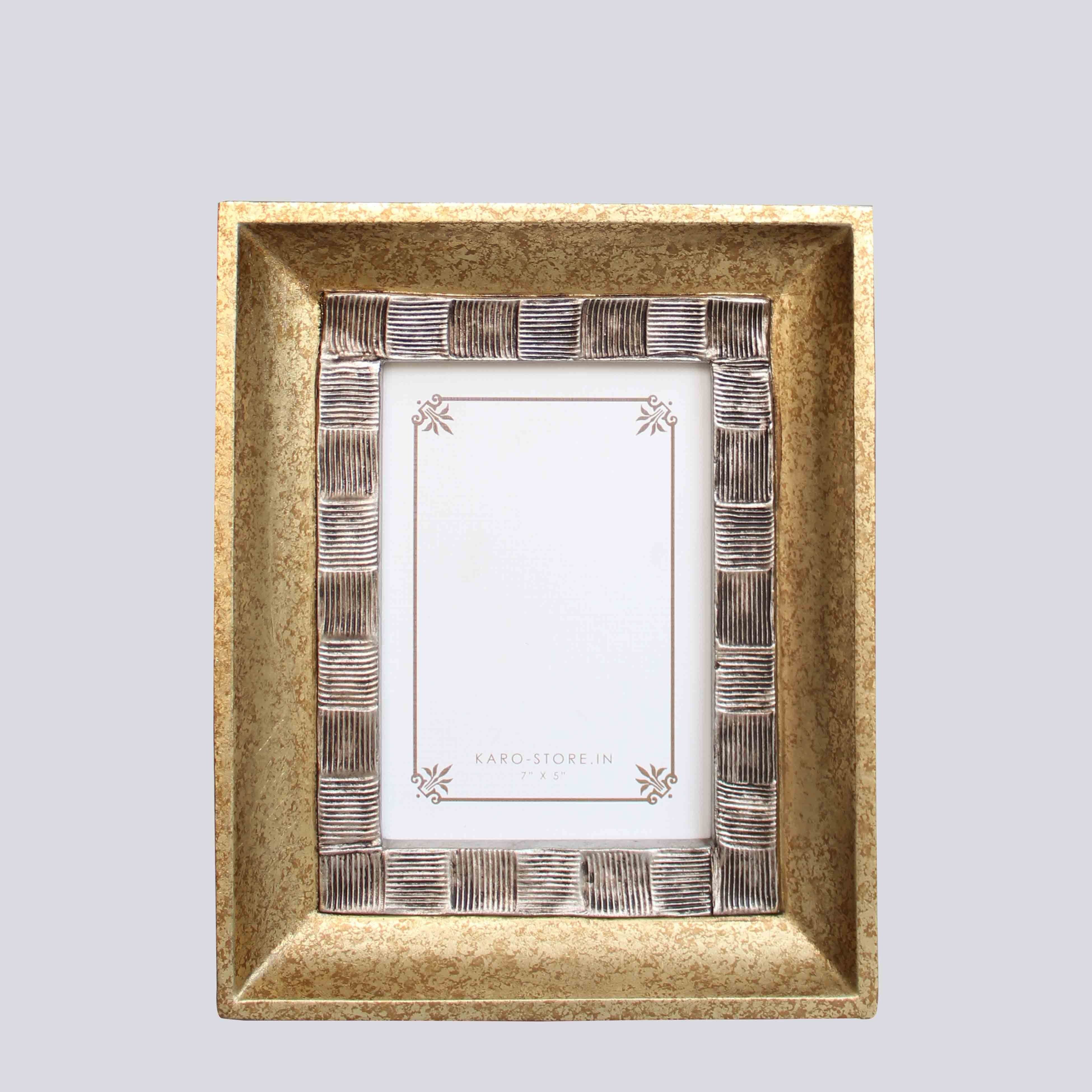 Double photo frame store